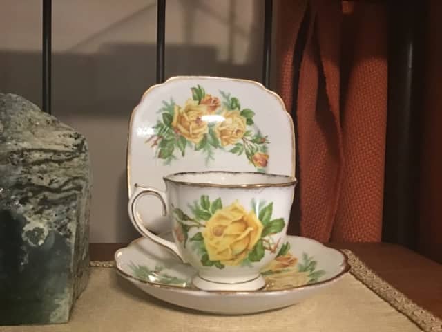 VINTAGE ROYAL ALBERT - TEA ROSE. - BONE CHINA TRIO -ENGLAND ...
