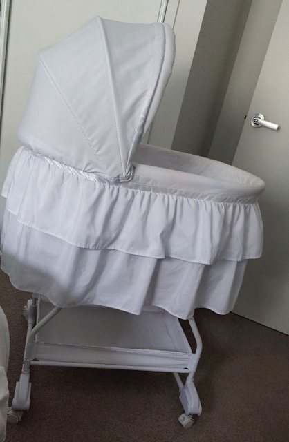 Baby Bassinet free - Cots & Bedding in Mount Gravatt QLD | Gumtree ...