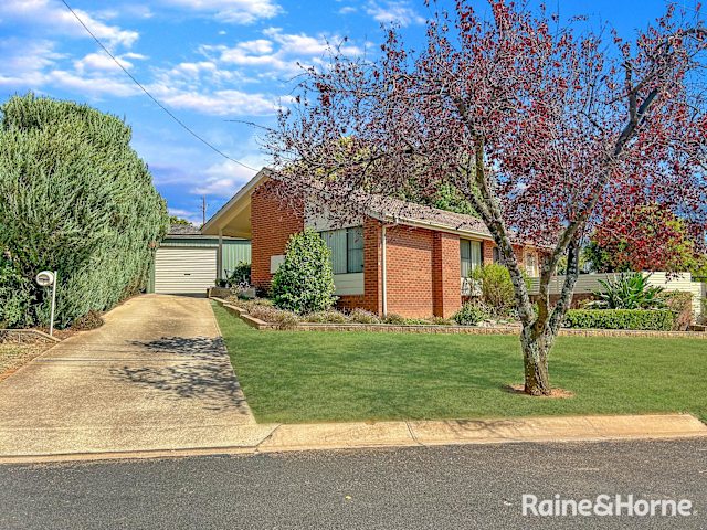 1 Charles Crescent, Young, New South Wales 2594 - for Sale | Gumtree ...