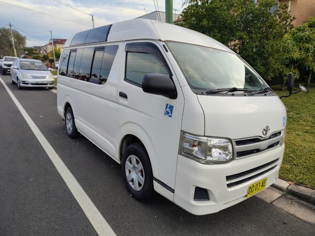 🚗 2020 White Toyota Hiace Van – Disability Access Wheelchair Lift 🚗 ...