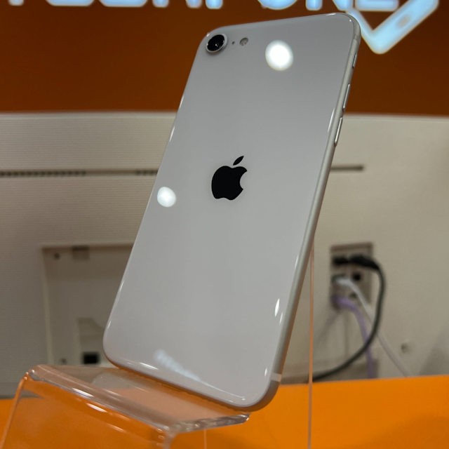 iPhone Se 2022 64GB White Colour Great Condition With Shop Warranty In ...