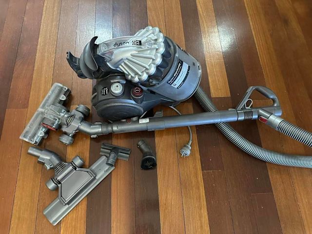 Dyson dc23 motorhead stowaway vacuum cleaner strong suction $99 firm ...