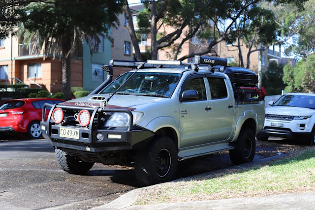2010 TOYOTA HILUX SR (4x4) 5 SP MANUAL DUAL C/CHAS | Cars, Vans & Utes ...