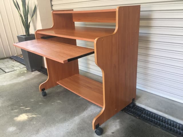 Computer desk with pull-out shelf | Desks | Gumtree Australia Coffs ...