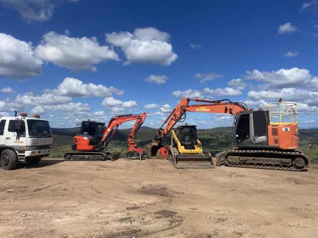 Posi trac and excavator labouring | Machine & Plant Operator | Gumtree ...