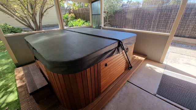 Out door spar bath - Pool in Hope Valley SA | Gumtree Australia
