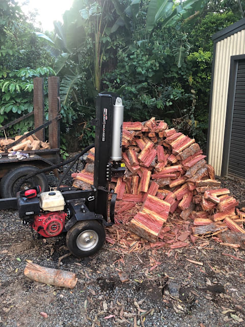 40t petrol log splitter on trailer $175 p/d diy mini diggers Qld ...