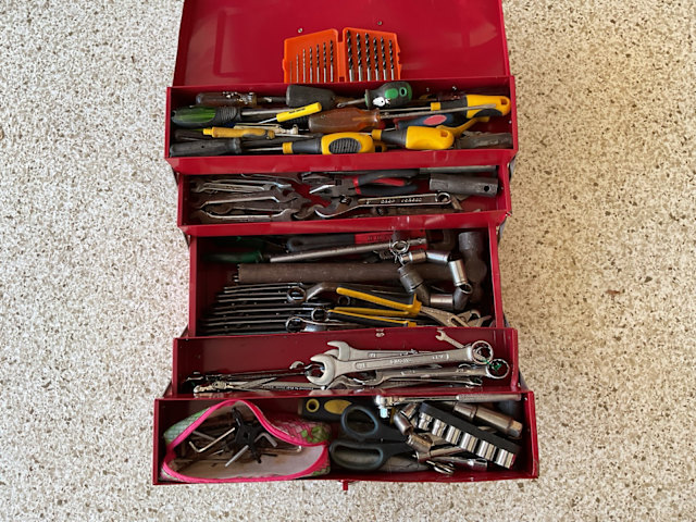 Cantilever Toolbox with HEAPS OFTools - Hand Tools in Glenvale QLD ...