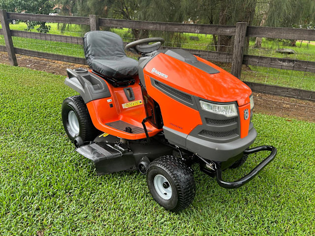 HUSQVARNA YTH2042 ride on mower in excellent condition - Lawn Mowers in ...