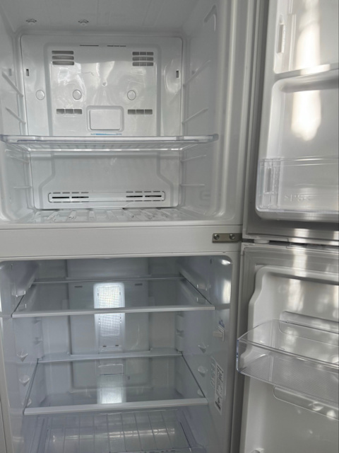 KELVINATOR Frost-Free Refrigerator-Freezer Vol 211LFridge 62LFreezer ...