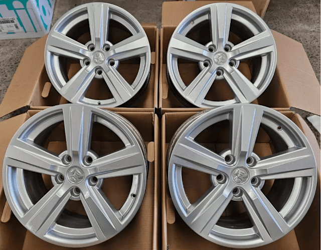 4x 17 Genuine Commodore VZ SS Wheels Suit Commodore VX, VZ, VY- 17x8 ...