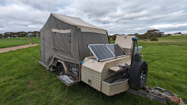 Mars extremo off-road, hard floor, camper trailer. Has an electric wi ...