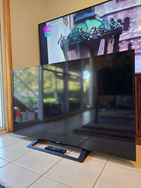 Sony 60 Bravia Smart TV. Was fully working, moved TV. Now NOT WORK ...