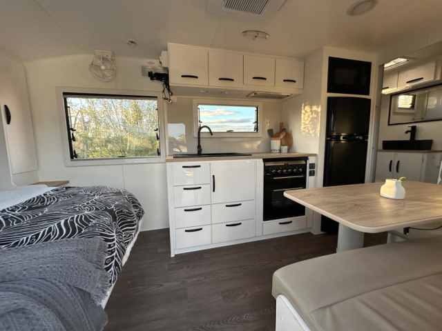 2022 Leader Gold LE Double Door Triple Bunk Caravan | Caravans ...