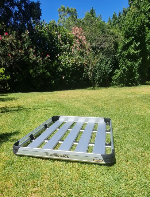 Rhino Roof Rack - Alloy Tray (Vortex Bars, Weatherproof luggage bag ...