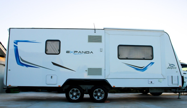 2016 Jayco Expanda Touring: Queen & double bed, plus 3 bunks ...
