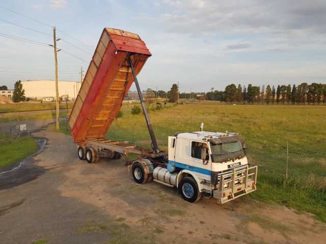 1990 Scania 113M Prime Mover and 1988 Panther chassis tipper Combo ...