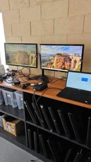 Dual monitor setup with Dell Type C docking station - Monitors in ...