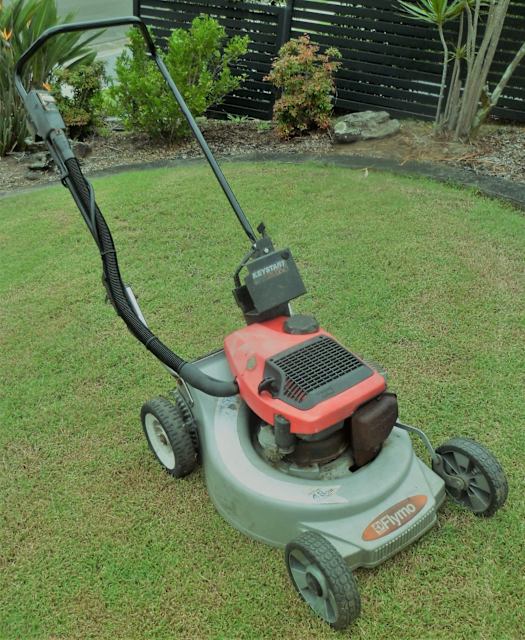 VICTA 6.5 HP 2 stroke 160 cc engine sitting on a FLYMO alloy deck ...