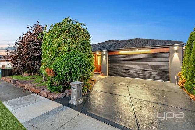 8 Sumner Crescent, Point Cook, Victoria 3030 - for Sale | Gumtree Australia