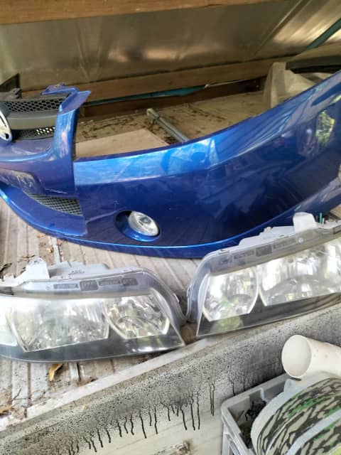 VZ bumper Commodore grill and fog lights and headlights | Auto Body ...