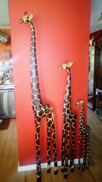 Hand-Carved Wooden Giraffe statue - Decorative Accessories in Croydon ...