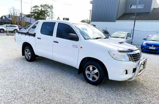 2012-TOYOTA-HILUX-SR-TURBO-DIESEL-4X2-MANUAL-FULL SERVICE HISTORY ...