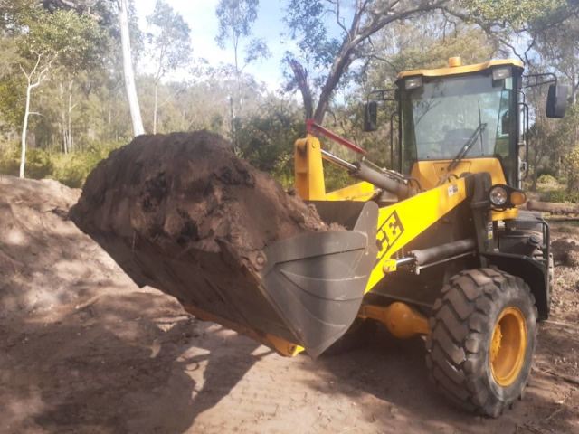 Front end loader-Dry or wet hire agreement-bucket,forks, load trucks ...