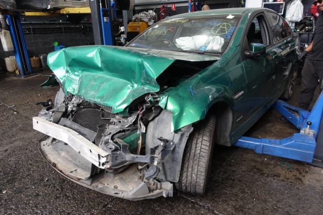 (28368) Wrecking Damaged VE Holden COMMODORE SS Parts | Wrecking ...