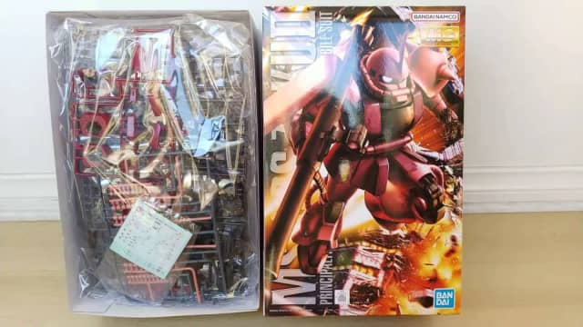 Bandai MG Char's Zaku II (Ver. 2.0) 1/100 Scale Gundam model kit | Toys ...