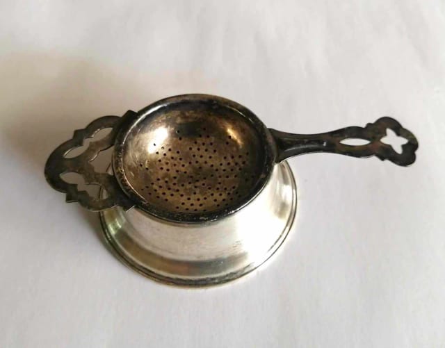 Antique/vintage silver-plated Lewbury tea strainer and drip cup ...