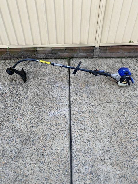 VICTA 2 STROKE WHIPPER SNIPPER LINE TRIMMER - Lawn Mowers in Carlton ...