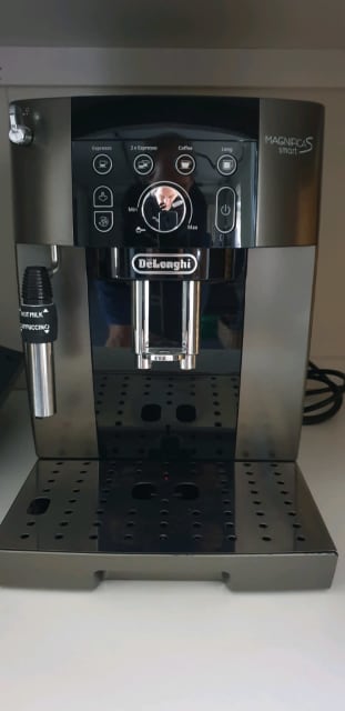 Delonghi Magnifica Smart S coffee machine | Coffee Machines | Gumtree ...