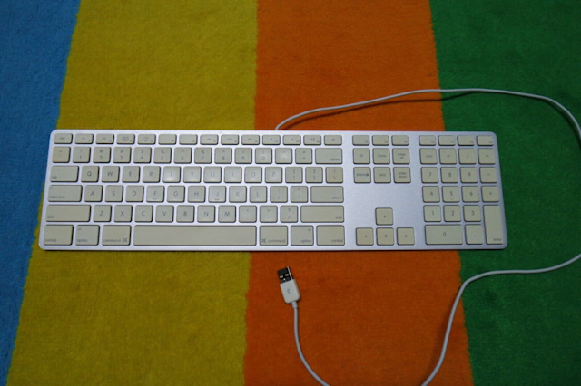 Apple Genuine IMAC Keyboard with Number Key (A1243) - Computer ...