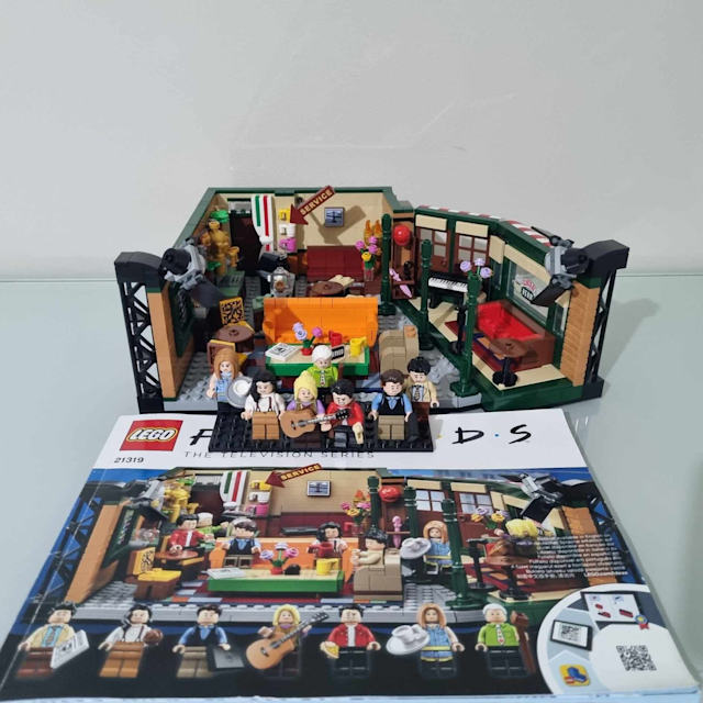 LEGO IDEAS FRIENDS CENTRAL PERK SET 21319 - Toys - Indoor in Penrith NSW | Gumtree Australia