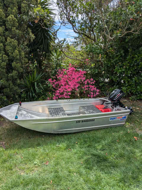 QUINTREX WANDERER 320 WITH 5.8 HP OUTBOARD, | Motorboats & Powerboats ...