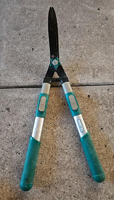 Hortex Telescopic Hedge Shears - Garden Tools in Herston QLD | Gumtree ...