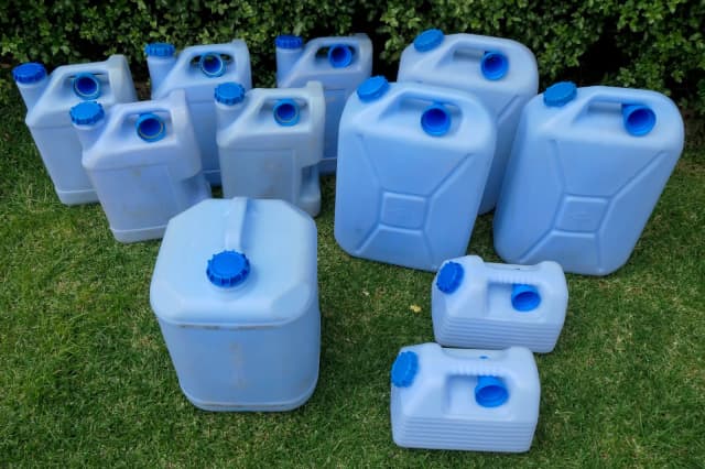 WATER CONTAINERS Willow Aust Brand - Various Sizes - WILL SEPARATE ...