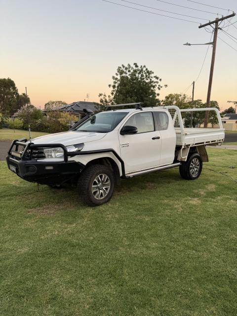 2018 TOYOTA HILUX SR (4x4) 6 SP MANUAL X CAB C/CHAS | Cars, Vans & Utes ...