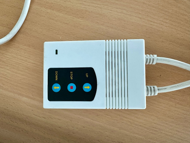 Powered projector screen - 3m wide - Home Theatre Systems in Perth ...