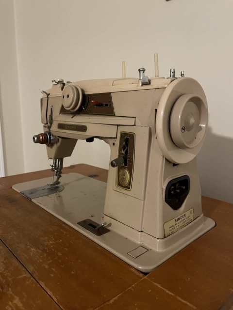 Singer Sewing Machine Model 401 - Sewing Machines in Draper QLD ...