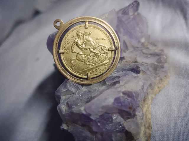 1965 Gold sovereign 22 carat gold coin - Collectables in Maitland SA ...