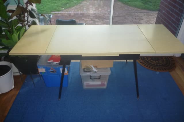 Retro moderne Laminex yellow extendable dining table - Collectables in ...