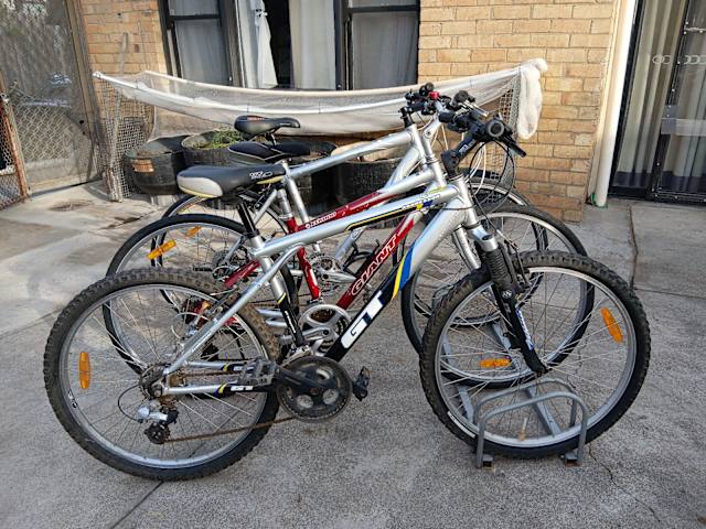 Size M (MERIDA $230, other $190) 3 adults bikes 160_169cm can ride ...