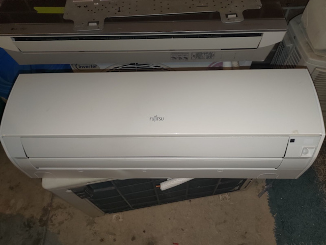 Fujitsu split system air conditioner 2.5kw cooling 3.2kw heating - Air ...