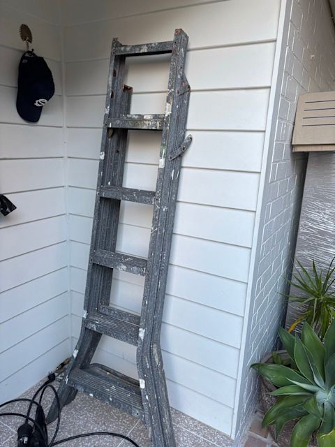 Free metal ladder - Ladders & Scaffolding in Clovelly NSW | Gumtree ...