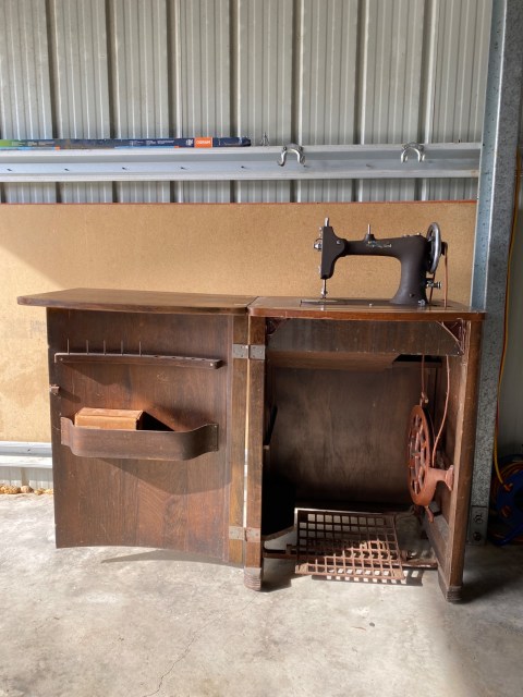 Treadle Sewing Machine - Other Antiques, Art & Collectables in Marulan ...