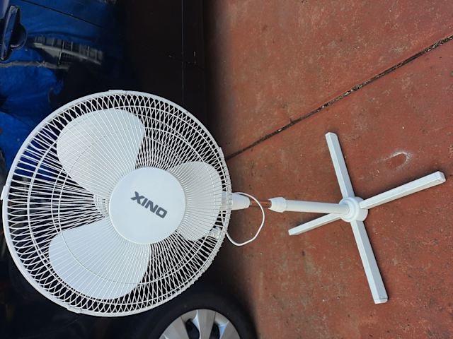 1 x Pedestal Fan (Onix Brand 3 blades) WORKING 3 speeds NO Timer Rotat ...