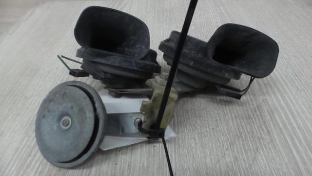 2003 HOLDEN VY COMMODORE 3.8L AUTO PETROL SEDAN HORN | Other Parts ...