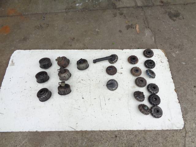 LATE 1960S EARLY TO MID 1970S FORD V8 ENGINE OIL FILLER CAPS ASSORTED ...